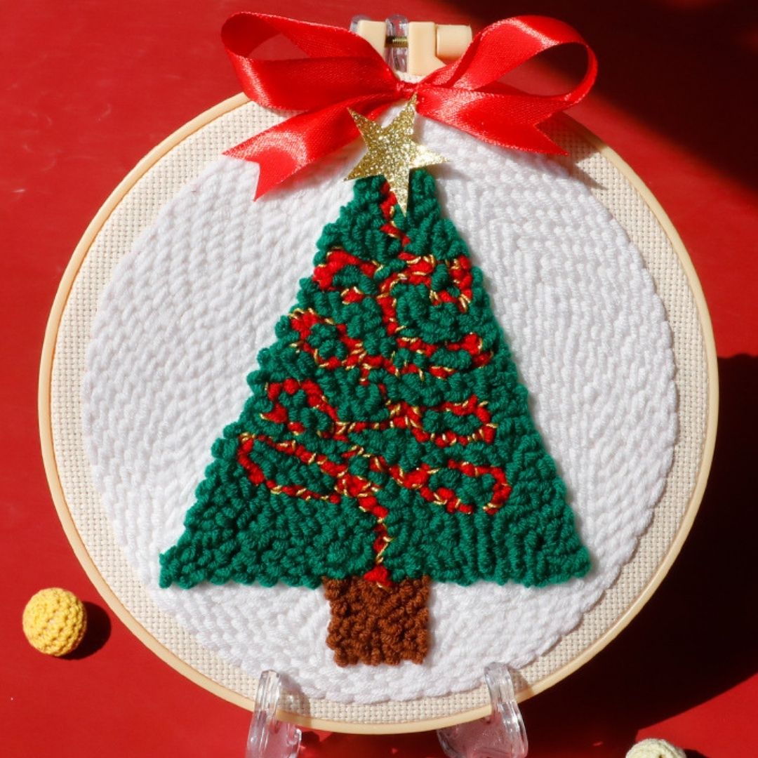 Punch Needle Kit - Decorated Christmas Tree – Figured'Art